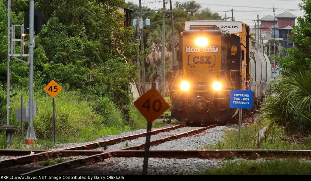 CSX 6557 coming East on A Line